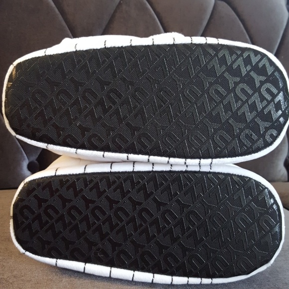 uzzy | Shoes | Only Left Uzzy Slippers | Poshmark